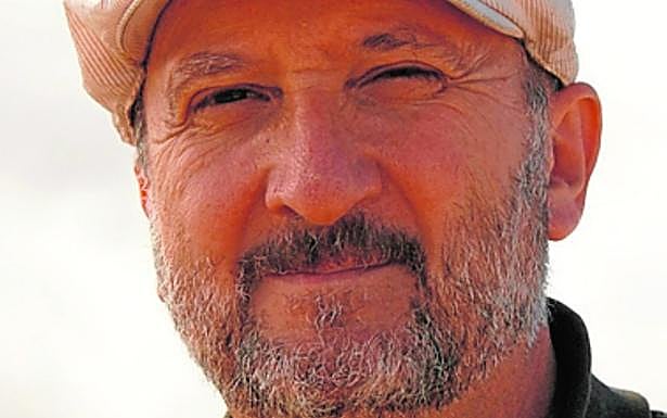 Vicente Baos: «La homeopatía carece de lógica científica, y el reiki es ridículo, un teatrillo ...